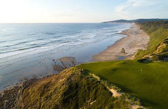8 Breathtaking Ocean View Golf Courses 🌊